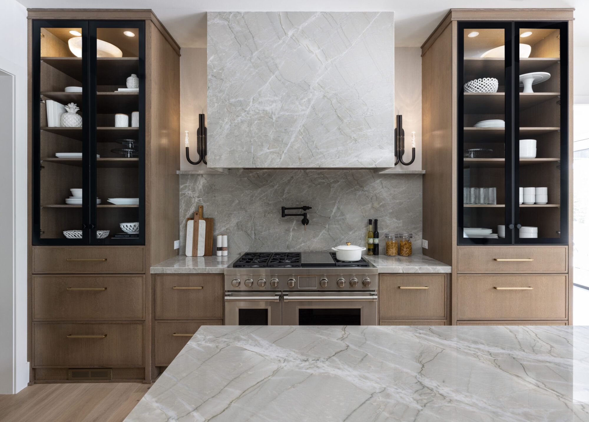 Entertaining with Drama in the Kitchen - Best In American Living