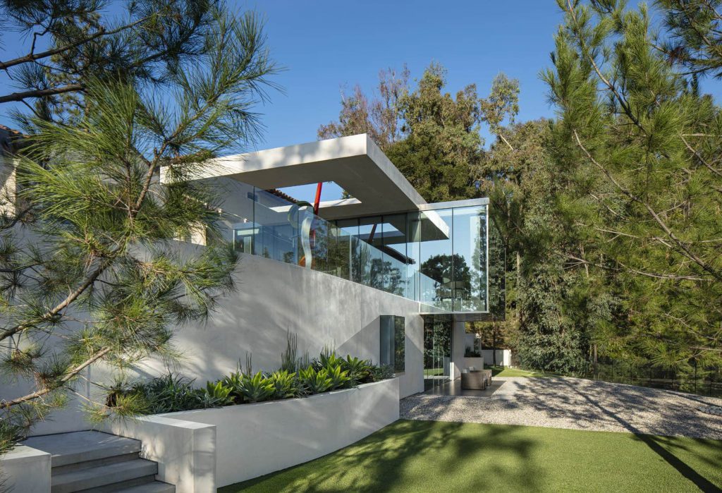 Contrasting Guest House - Best In American Living
